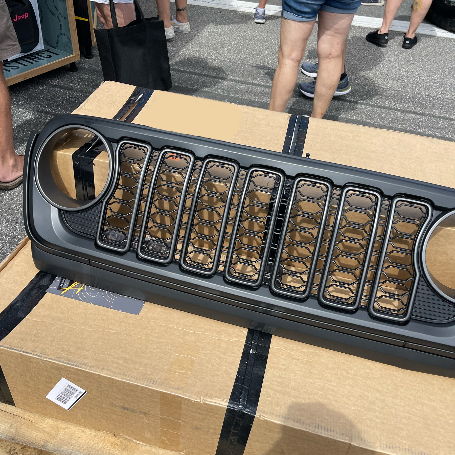 Aftermarket Updated Style Grille (Fits JL/JT) – Distinction Applied
